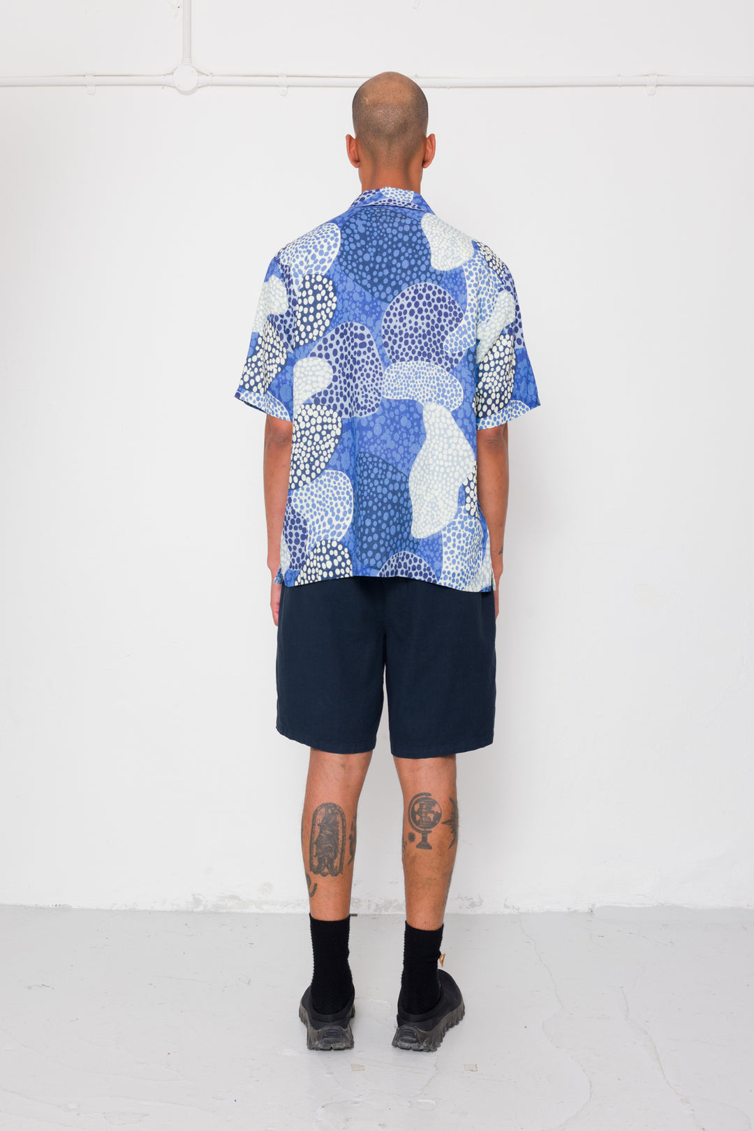 Folk Gabe Shirt - Dot Print Blue Mono